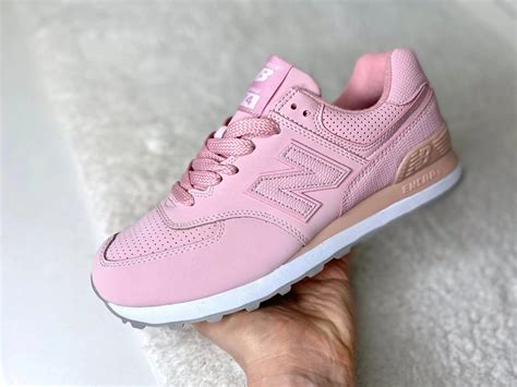 Купить женские New Balance 574 нежно-розовые в СПб
