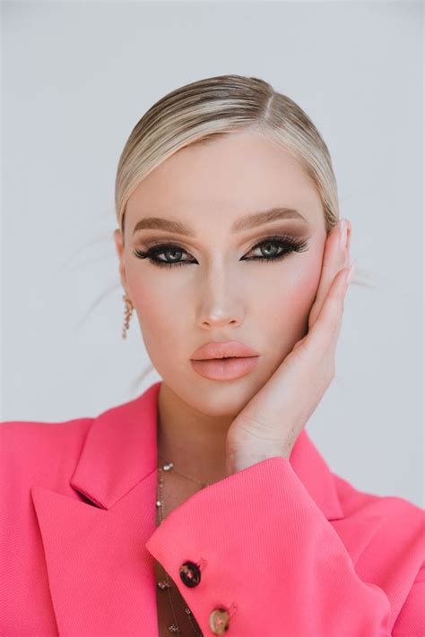 TikTok Star Meredith Duxbury on Her Favorite Products | Who What Wear UK