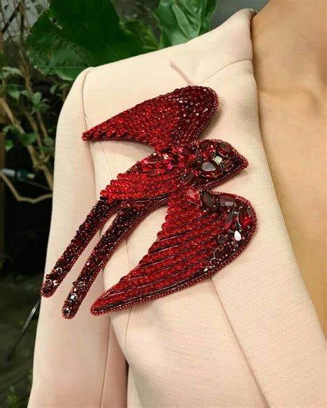 Pin by Нина Титоренко on брошки птицы вышитые бисером | Lampwork bead ...