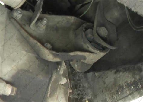 Замена боковой подушки двигателя ВАЗ-2108 в картинках