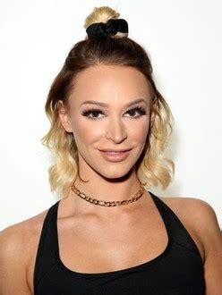 Emma Hix Biography: Boyfriend, Age, Wikipedia, TV Series, Net Worth, Height, Movies, Awards
