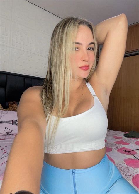 say "hi" to take off my top and reaction if you want it : r/armpits_alpha