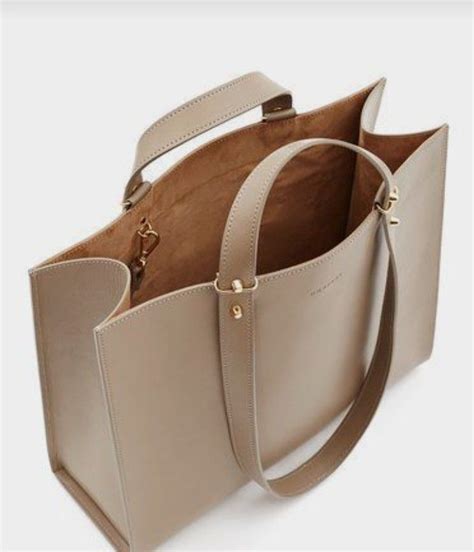 Pin by cynthia uzoho on Bags/ Clutch | Leather handbags, Womens purses ...