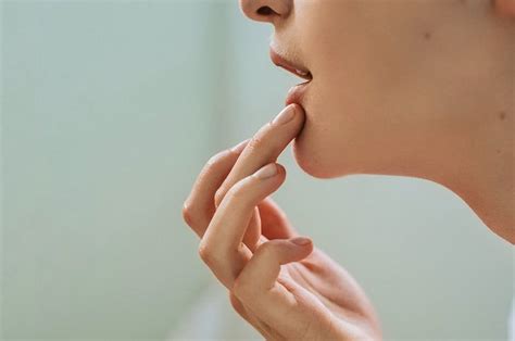 Могут ли добавки биотина вызывать или лечить прыщи?