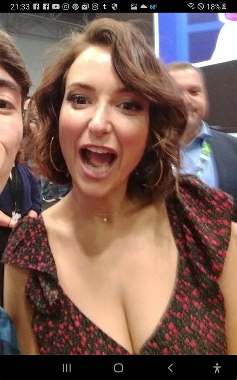 Pin by Lowen on Milana Vayntrub in 2025 | Curvy celebrities, Beautiful celebrities, Good looking ...