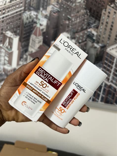 L’Oréal Paris Revitalift Clinical SPF 50+ AntiOxidant Vitamin C Daily ...