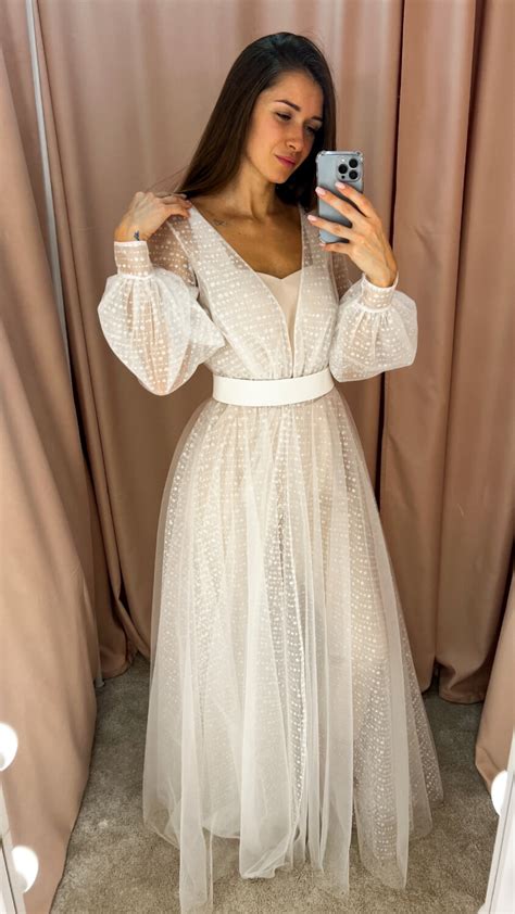 Съёмный блестящий кейп с рукавами-фонариками в аренду в Москве | YesDress