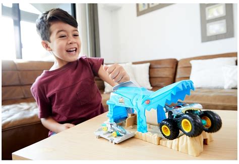 Hot Wheels Набор Монстр-трак Гараж GKY01, Акула Разрушитель — купить в ...