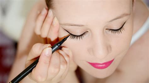 Liquid Eyeliner Mistakes To Avoid For A Flawless Finish
