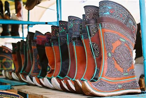 typical mongolian boots | Mongolian, Shoe inspiration, Mongolia