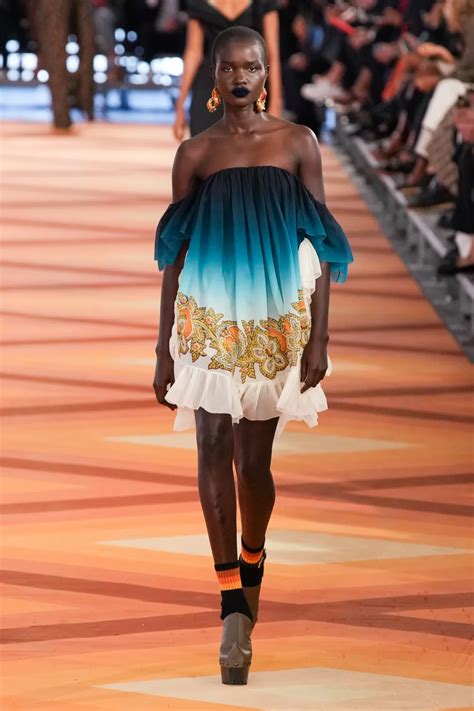 Etro Spring 2023 Ready-to-Wear Collection | Fashion week dresses ...