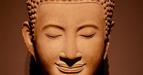 Buddha Head on Display in a Museum · Free Stock Photo