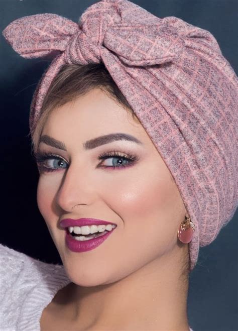 Pin by 🍃🌹 Linda 🌹🍃 🍃🌹Langarica on Rostro | Scarf hairstyles, Hair wrap ...