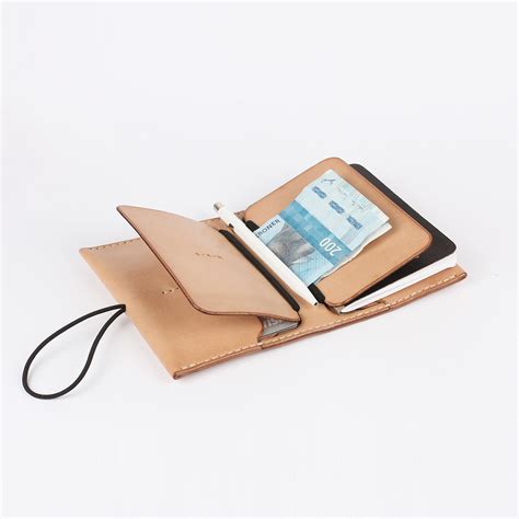 Travel Wallet Natural — Essential Articles