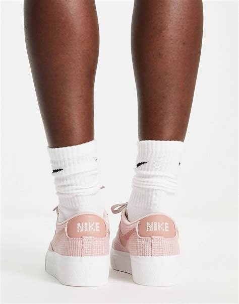 Розовые кроссовки Nike Blazer Low Platform – заказать с доставкой из-за ...