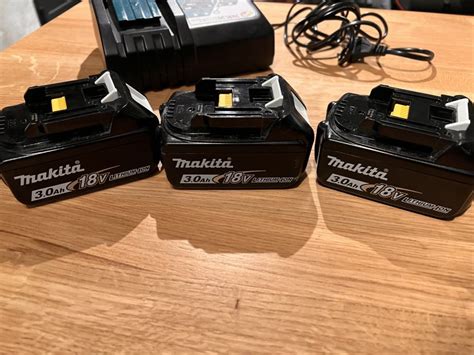 Makita akumulatori 3.0ah 18 V + punjač DC18RC