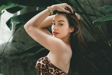 Intip Gaya Seksi Nora Alexandra, Istri Jerinx yang Memesona