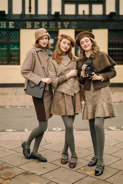 Fashion Tips For Women Over 50 | Vintage inspired fashion, Retro ...