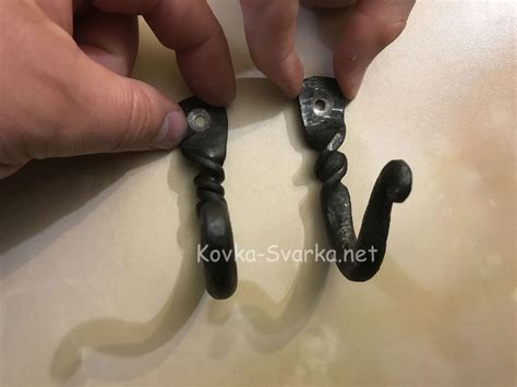 Кованые крючки с завитком и крученым цевьем, с одним отверстием для ...