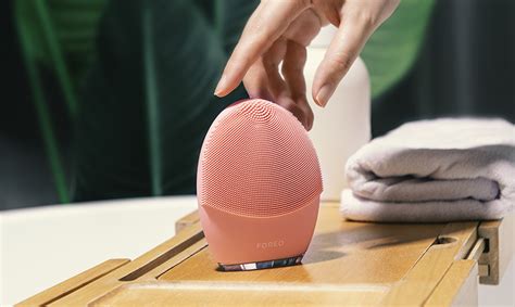REVIEW: Foreo Luna 4 Does More Than Making Your Face Squeaky Clean ...