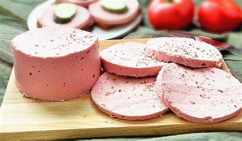 Диетическая вареная колбаса из курицы