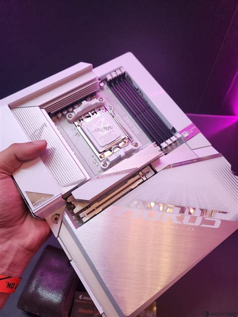 全球首款白色背插主板，技嘉展示 B650E AORUS Stealth ICE 主板|技嘉|机箱|IT之家_新浪科技_新浪网