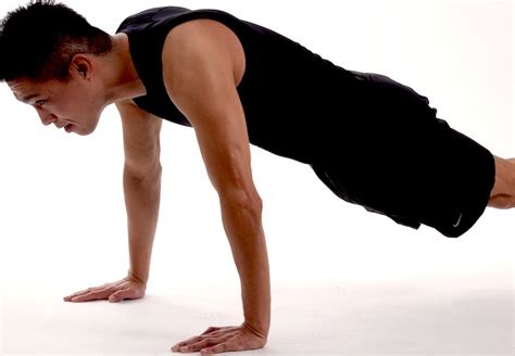 The Right Way To Plank! & Common Plank Mistakes | FitNish.com