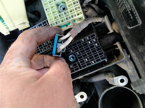 Блок предохранителей — KIA Sportage (2G), 2 л, 2007 года | своими ...