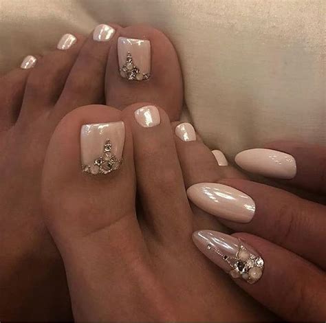 Pin by Оксана on маникюр дизайн | Gold toe nails, Pretty toe nails ...