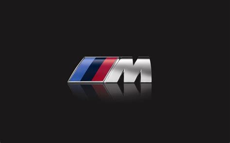 Обои на рабочий стол Значок фмирмы BMW M-серии на темном фоне, обои для ...