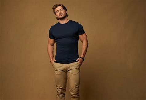 Tailored Fit vs Tapered Fit - What’s The Difference? | Tapered Menswear
