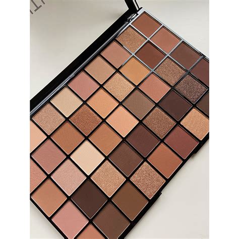 Палетка теней для век `REVOLUTION` RELOADED MAXI тон ultimate nudes ...