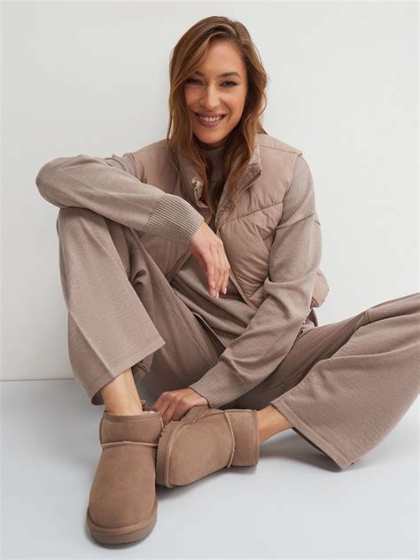Women's clothing brand Vittoria Vicci presented its first shoe collection