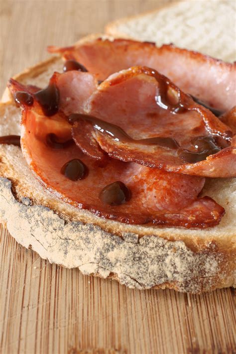 Dé saus op een broodje bacon (volgens de Britten): HP sauce - Culy