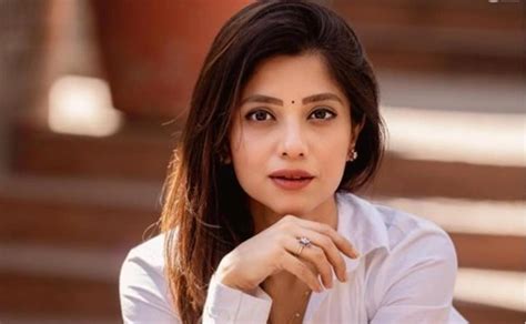 Top 10 Most Beautiful Gujarati Actresses 2025 - Unfold Stuffs