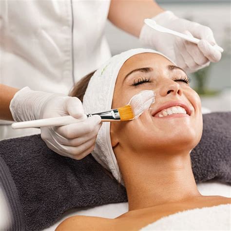 Custom or Deluxe Facial at Serenity Wellness Spa | Virgin Experience Gifts