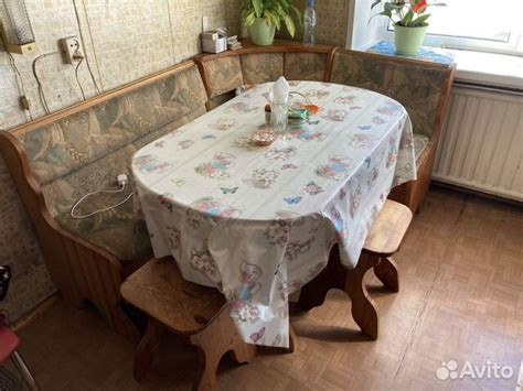 Кухонный уголок со столом и табуретами из массива купить в Санкт ...