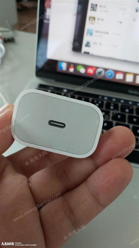 Фото дня: зарядное устройство для iPhone с портом USB-C