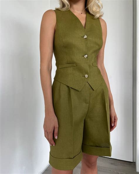 Шорты льняные с подворотом - купить по выгодной цене | LBD.moda ...