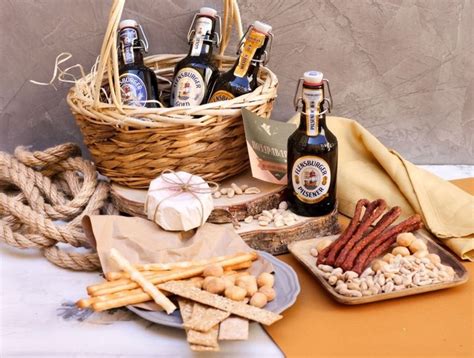 Корзины на 23 Февраля мужчинам: мужские подарочные продуктовые корзины ...