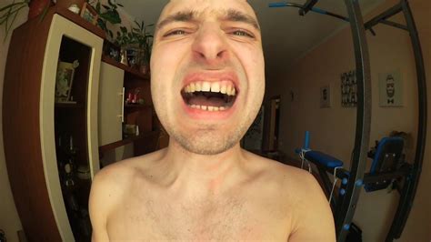 ПАРЕНЬ ПРОБУЕТ ЭПИЛЯЦИЮ! Нашел дома эпилятор! Удаление волос на груди ...