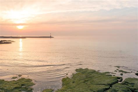 Красивое море в разных часовых поясах острова чеджу, южная корея ...