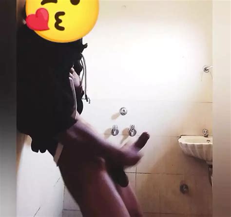 Badezimmer-masturbation mit großem schwanz | xHamster