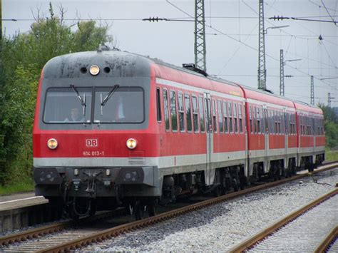 Br.614 013-1 bei der Einfahrt in den Bahnhof Siegelsdorf. Der Zug fuhr ...