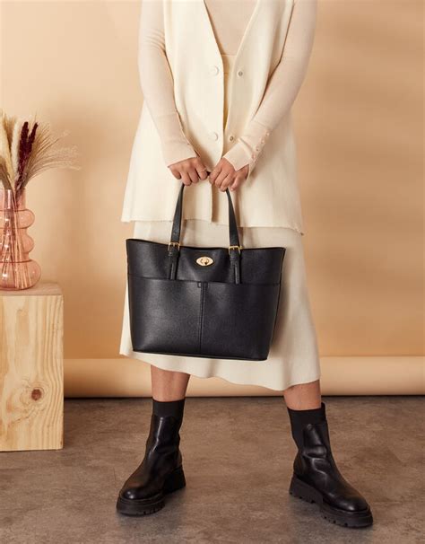 Large Twist-Lock Handheld Bag Black | Top handle bags | Accessorize Global