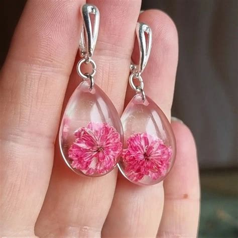 Серьги | Розовые украшения, Прелести смолы, Серьги