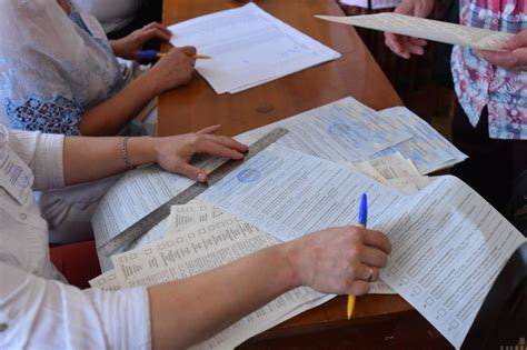 Голова ОВК 210 округу нервує і намагається саботувати процес ...