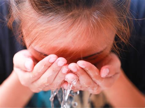 Как хлорировать воду в бассейне: сколько таблеток хлора добавлять в ...