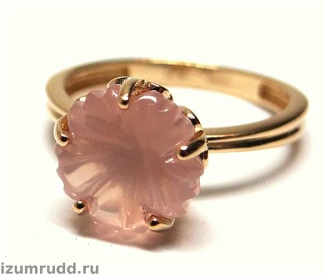 Кольцо с розовым кварцем в золоте - 63 фото