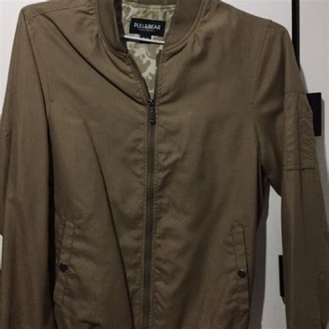 Pull & Bear Bomber Jacket, Fesyen Pria, Pakaian di Carousell